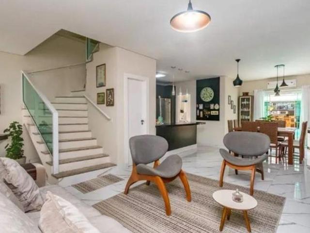Casa com 198 m² e 3 quartos à venda em Vila Pirajussara