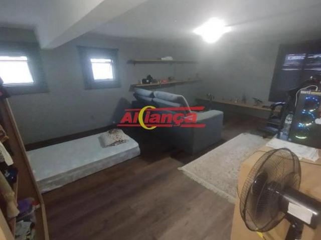 Casa com 1 dorm bem grande podendo virar 2 dorm, cozinha e sala integrada com 1 vaga garagem