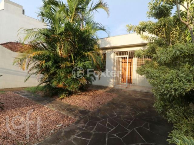 Casa com 4 dormitórios em Porto Alegre
