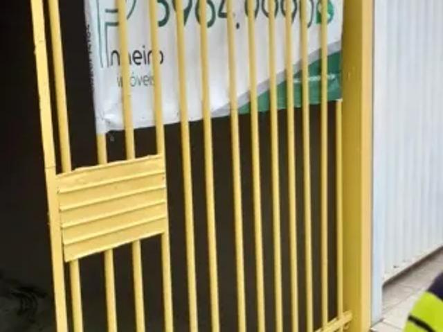 Casa com 1 Quarto e 1 banheiro para Alugar, 20 m² por R$ 350/Mês