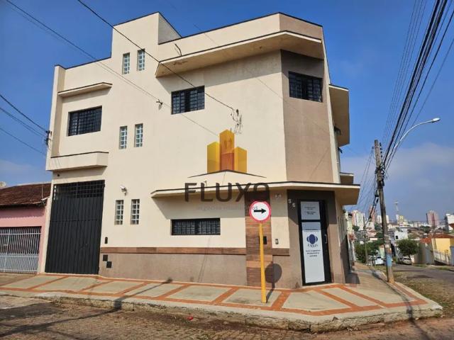 Casa com 1 Quarto e 3 banheiros à Venda, 496 m² por R$ 1.900.000