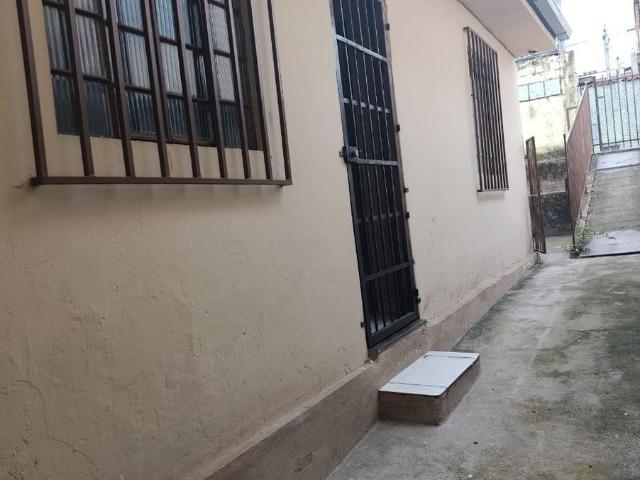 Casa com 1 quarto para alugar no bairro Glória, 75m²