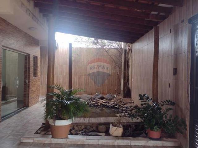 Casa com 1 suíte e 1 quarto, 2 banheiro, com piscina, moveis planejados