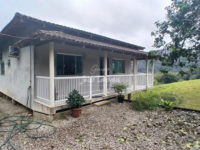 Casa com 1 suíte e 2 quartos na Cristalina