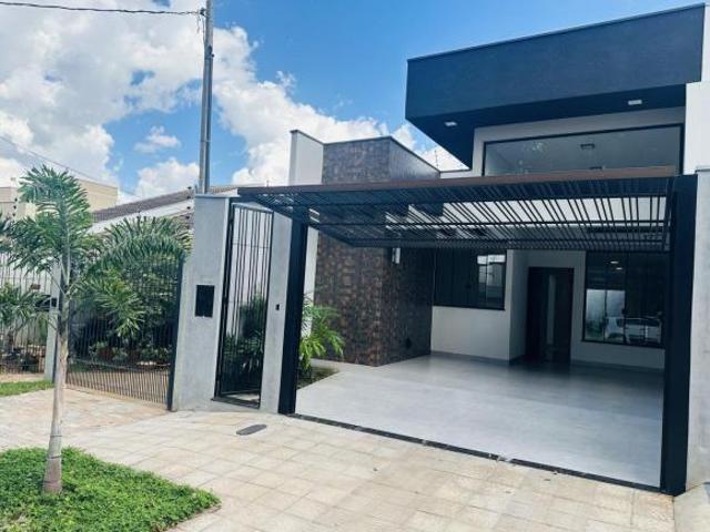 CASA COM 1 SUÍTE E 2 QUARTOS NO JARDIM IMPÉRIO DO SOL EM MARINGÁ PR