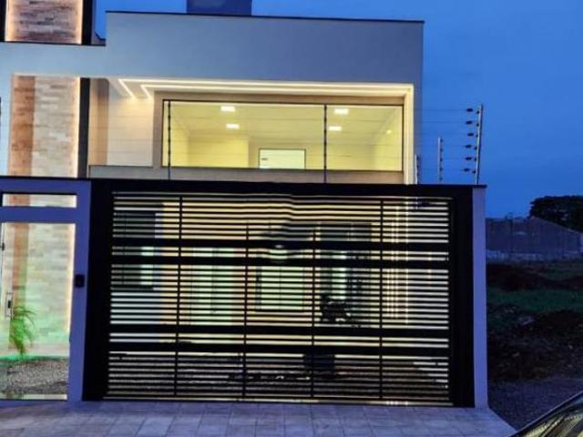 CASA COM 1 SUÍTE, 2 QUARTOS E PISCINA NO JARDIM MEDITERRÂENO EM MAR