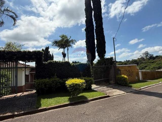 Casa com 1.540 m² de Terreno à Venda no Jardim Santa Helena em Bragança Paulista – 4 Quartos, 3 Suít