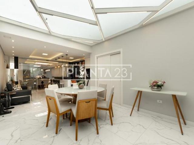 Casa com 200 m², 4 quartos sendo 4 suítes à venda no bairro Alto da Lapa
