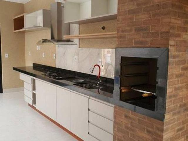 Casa com 200 m², 3 quartos, 2 suítes, 2 vagas à venda no Jardim Santa Rosália