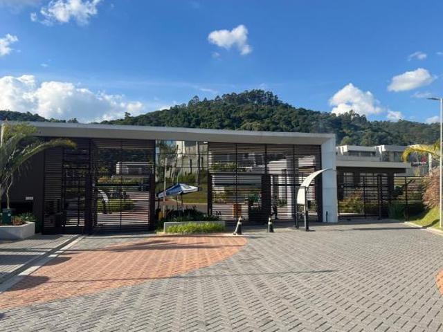 Casa com 200 m² 3 quartos à venda e aluguel em Tamboré