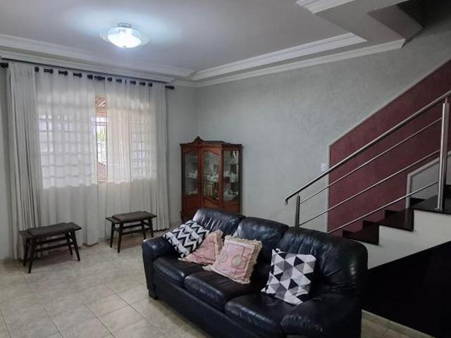 Casa com 200 m² terreno, 5 quartos a venda em Taguatinga