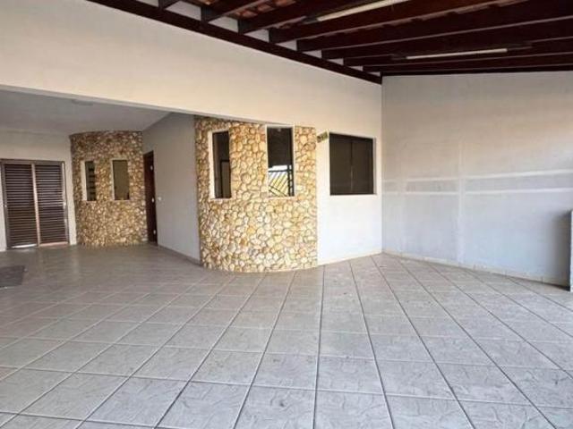 Casa com 200 m² e 3 quartos à venda no Centro