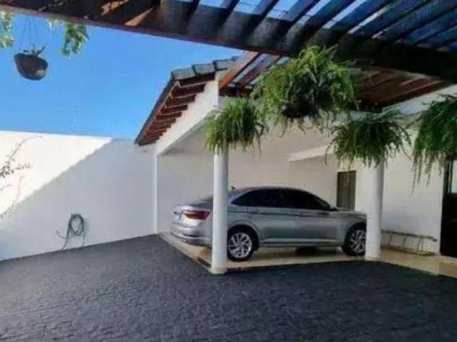 Casa com 200 m² e 3 quartos à venda em Jardim Leonor