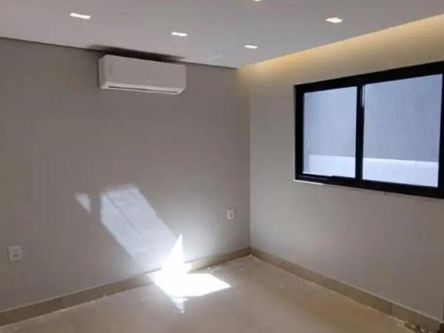 Casa com 200 m² e 3 quartos à venda em Jardim Sandra