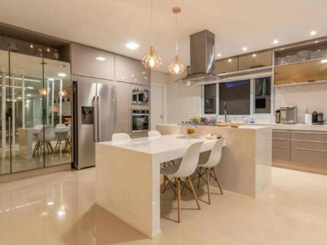 Casa com 200 m² e 3 quartos à venda em Vila Santo Antônio