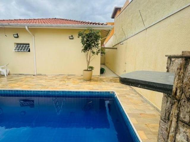 Casa com 200 m² e 4 quartos à venda em Jardim Esplanada