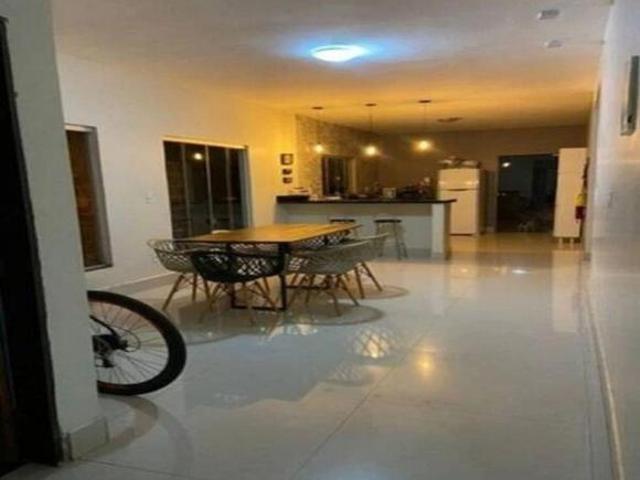 Casa com 200 mt², 3 quartos, 1 suíte, 4 vagas à venda no Centro
