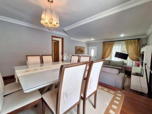 Casa com 200m² 03 quartos sendo 01 suíte