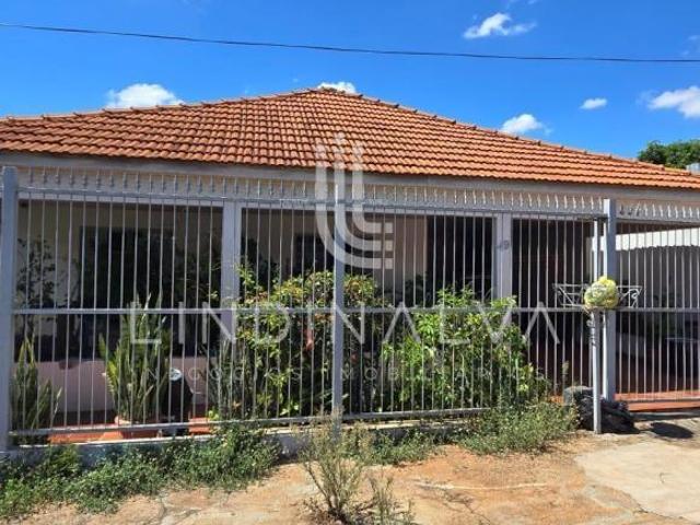 Casa com 201m2 no Jardim Tarobá em terreno de 300m2 Excelente localização