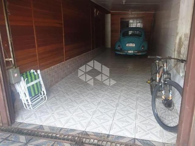 Casa com 204 m² de área privada, 3 dormitórios sendo 2 suítes, sala de estar, jantar e cozinha, vaga