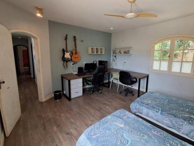 Casa com 210 m² e 3 quartos à venda em Vila Oliveira