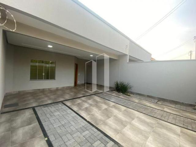 Casa com 210 m² situada noJardim Atlântico, 3 suítes,sala 2 ambientes com pé.