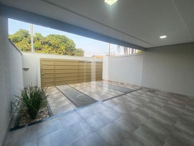 Casa com 210 m² situada noJardim Atlântico, 3 suítes,sala 2 ambientes com pé.