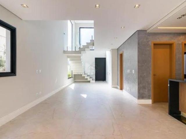 Casa com 212m², à venda no Residencial New Ville, com 3 suítes e piscina