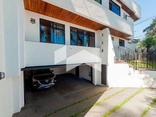 Casa com 214,44 m², 4 quartos sendo 2 suítes à venda no bairro Água Verde