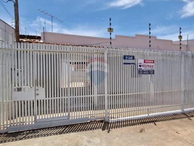Casa com 215 m², à venda no Bairro Morada do Ouro, setor Oeste