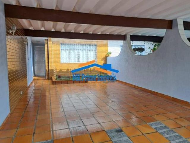 Casa com 218m², 3 Dormitórios e 4 Vagas de garagem Jaguaribe