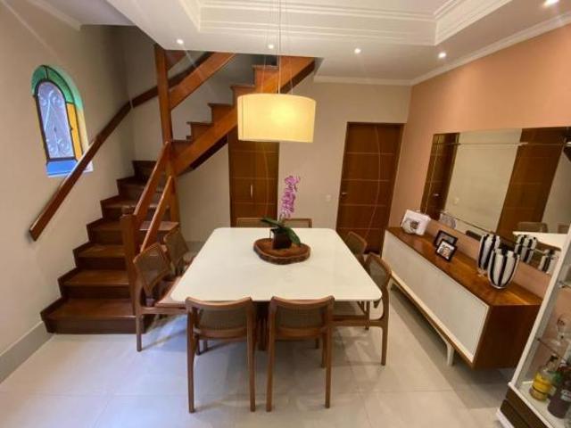 Casa com 219 m², 4 quartos sendo 1 suíte à venda no bairro Lapa