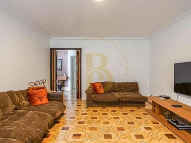 Casa com 220 m², 3 quartos sendo 1 suíte à venda no bairro Vila Romana