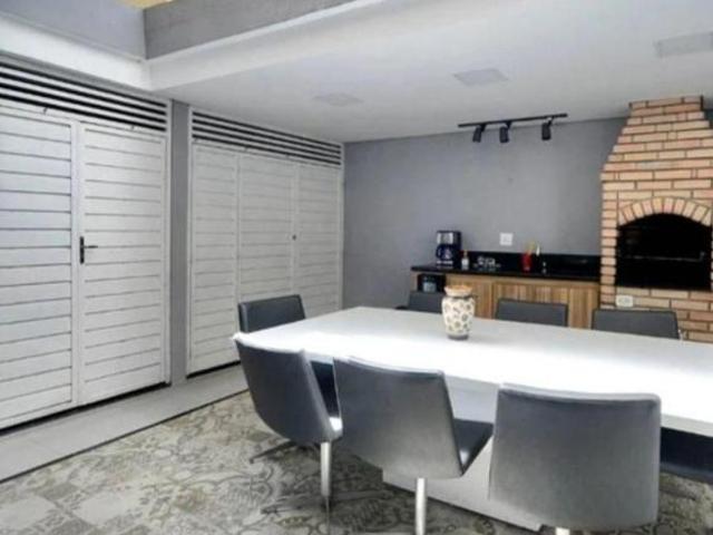 Casa com 220 m² e 3 quartos à venda em Jardim Chapadão