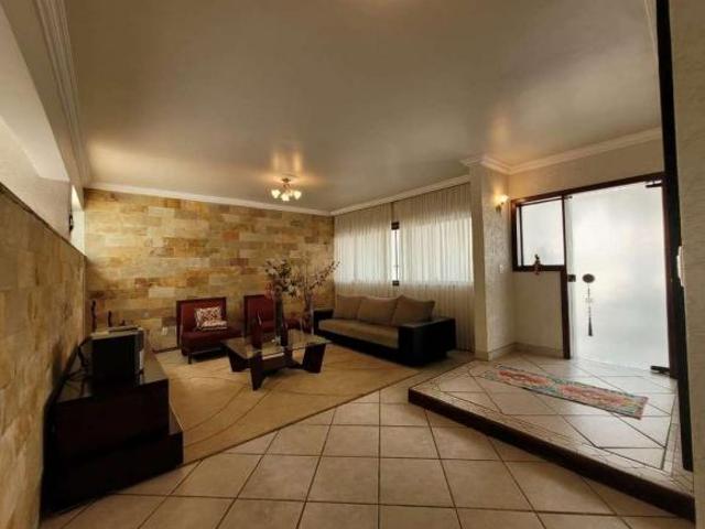 Casa com 220 m² e 5 quartos à venda no Butantã