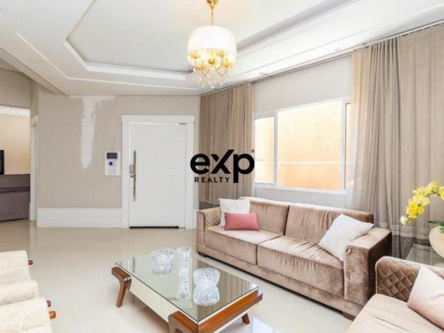 Casa com 225m² Fanny