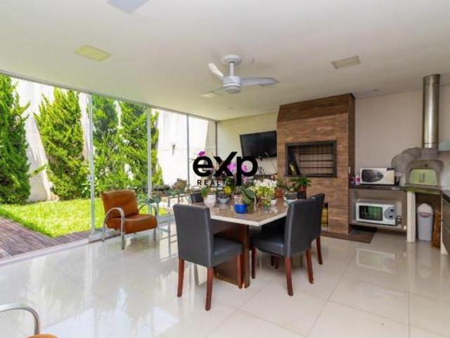 Casa com 225m² + Sala comercial Fanny