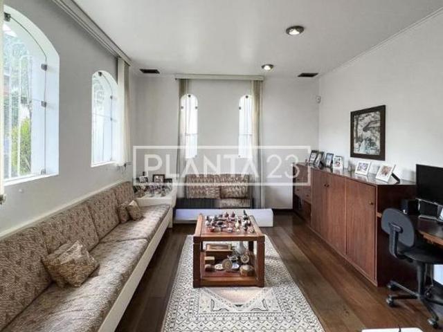 Casa com 230 m², 3 quartos sendo 3 suítes à venda no bairro Vila Ida