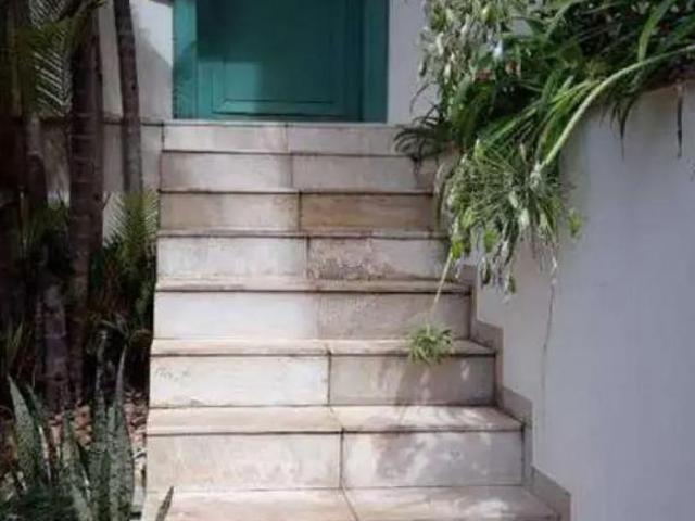 Casa com 230 m² e 3 quartos à venda em Jardim Luzitânia