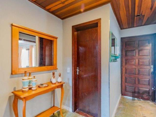 Casa com 234m², 3 dormitórios, 3 vagas no bairro Partenon