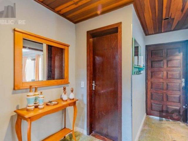 Casa com 234m², 3 dormitórios, 3 vagas no bairro Partenon