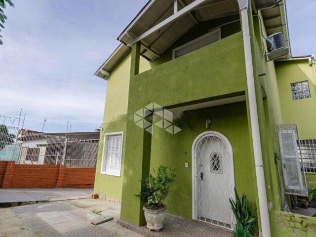 CASA COM 235 M², 4 QUARTOS E 4 VAGAS DE GARAGEM NO BAIRRO SANTA TEREZA
