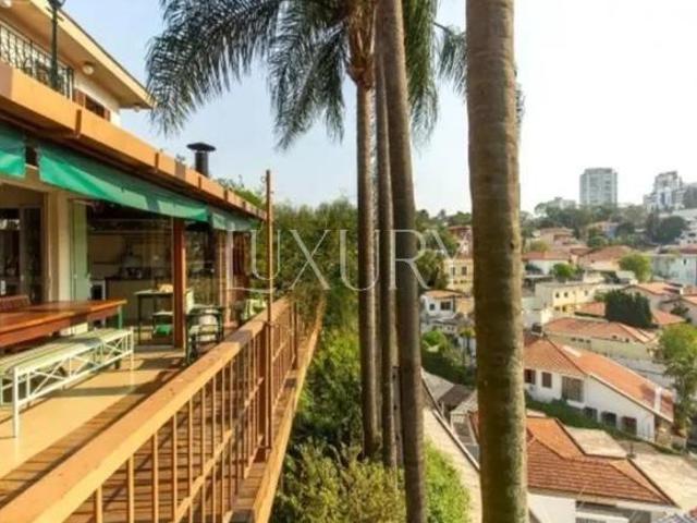 Casa com 237 m², 3 quartos sendo 1 suíte à venda no bairro Alto da Lapa