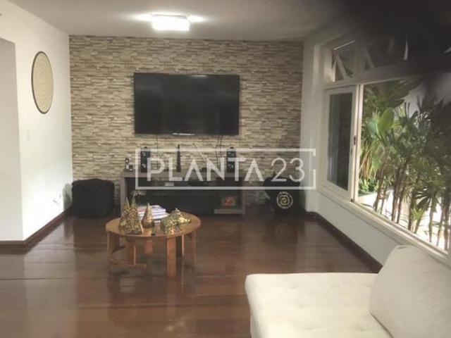 Casa com 240 m², 3 quartos sendo 1 suíte à venda no bairro Jardim Paulista