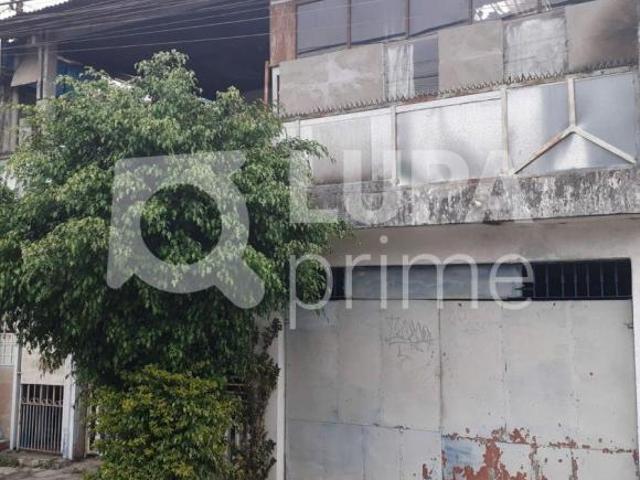 CASA COM 240M² DE ÁREA TOTAL Á VENDA NO MANDAQUI !