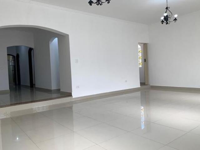 Casa com 244,5 m² 4 dormitórios à venda Parque Itamarati Jacareí/SP