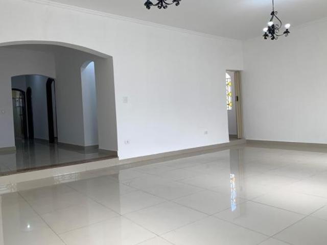 Casa com 244,5 m² 4 dormitórios à venda Parque Itamarati Jacareí/SP