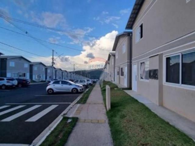 Casa com 2/4 no Condominio Parque das Cerejeiras em Bragança Paulista: Segurança e Lazer!