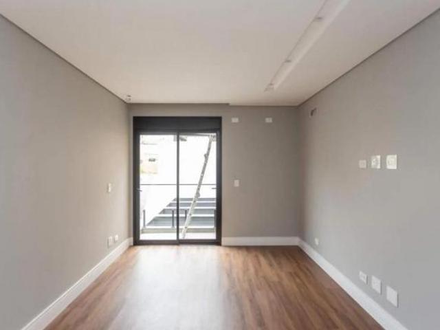 Casa com 250 m² e 3 quartos à venda em Vila Lavínia