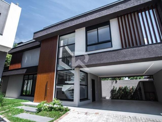 Casa com 250m2 privativos Quintal | 3 suítes | Condomínio
